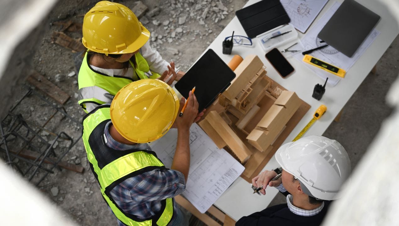 Building Smart: IoT Integration in Construction Management Apps ...
